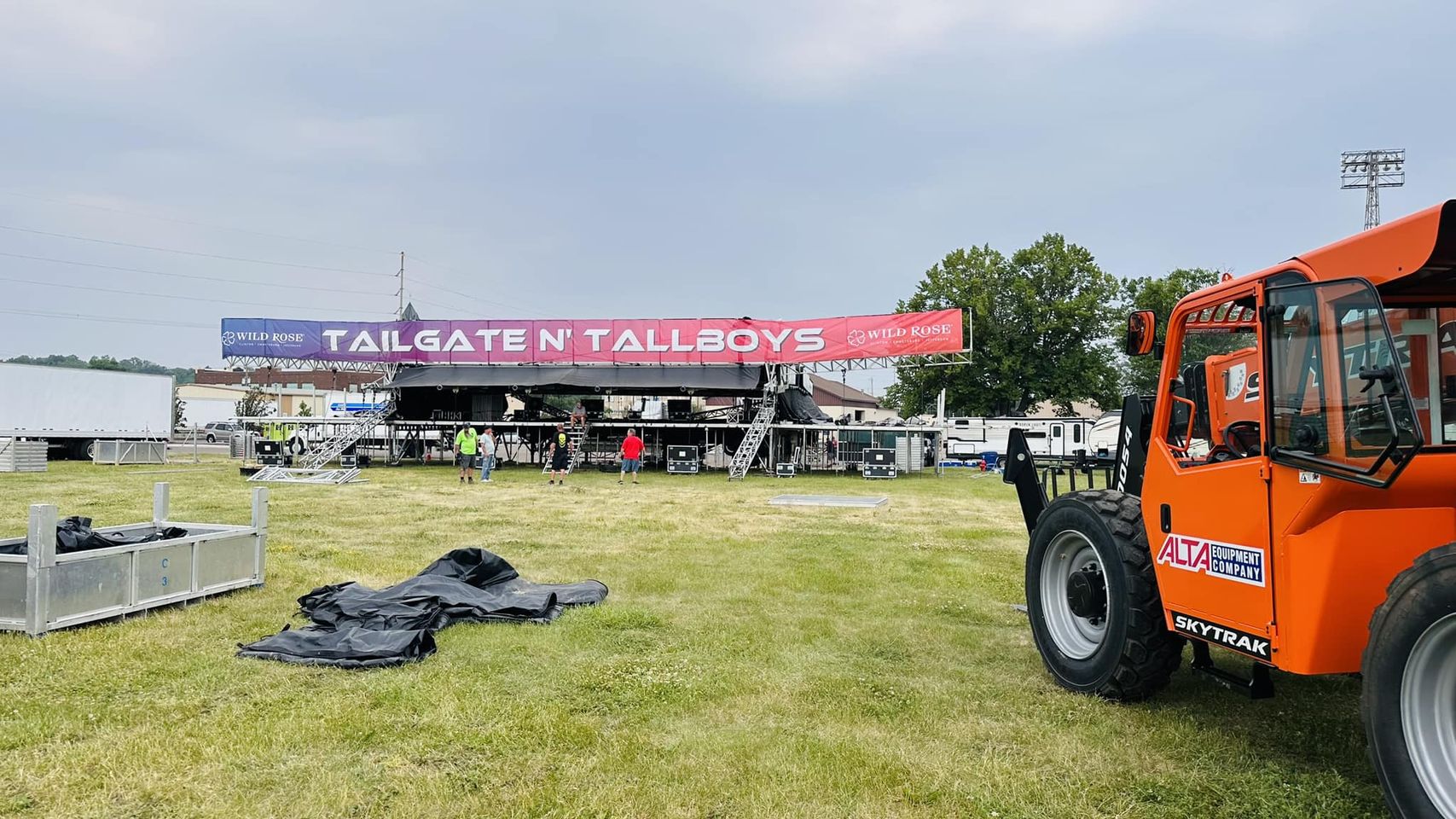 ‘Tailgate’ country music fest hits Clinton this week