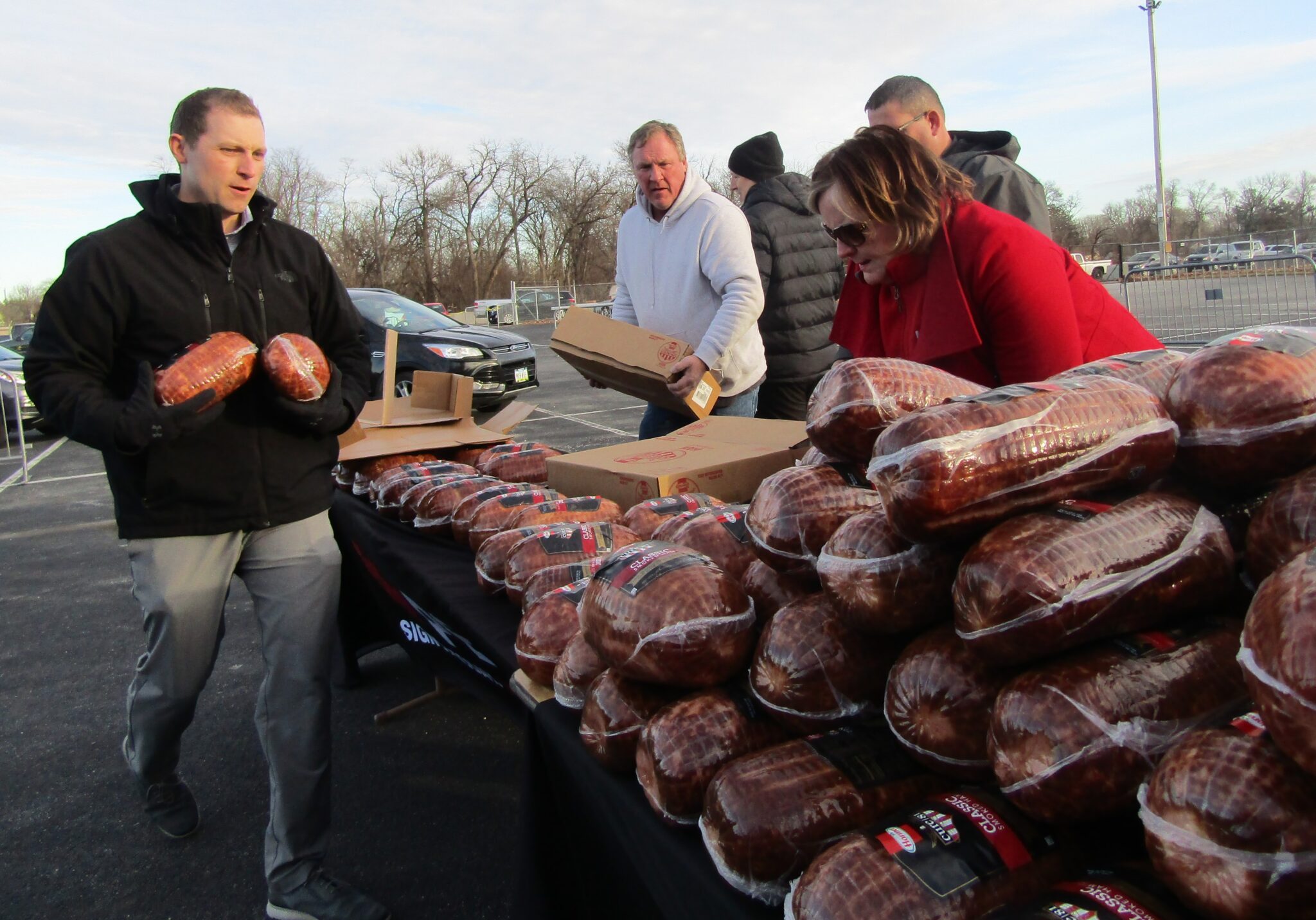 Hy-Vee ham giveaway event set for Tuesday in East Moline