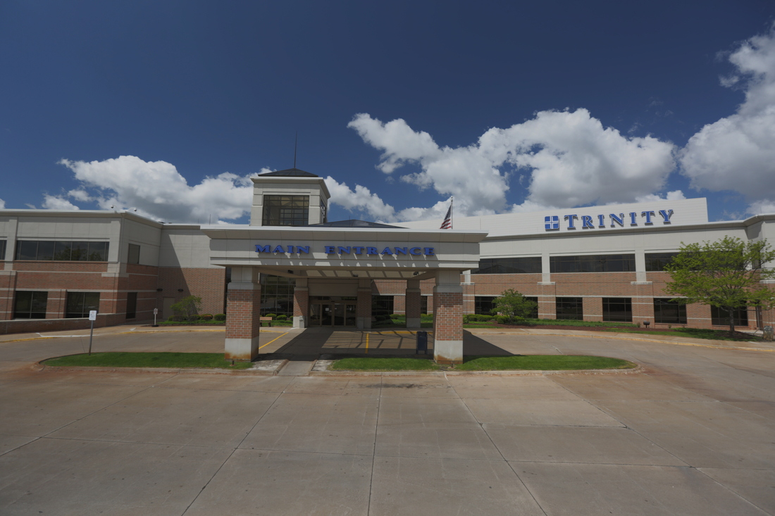 Water damage closes main entrance to Bettendorf hospital