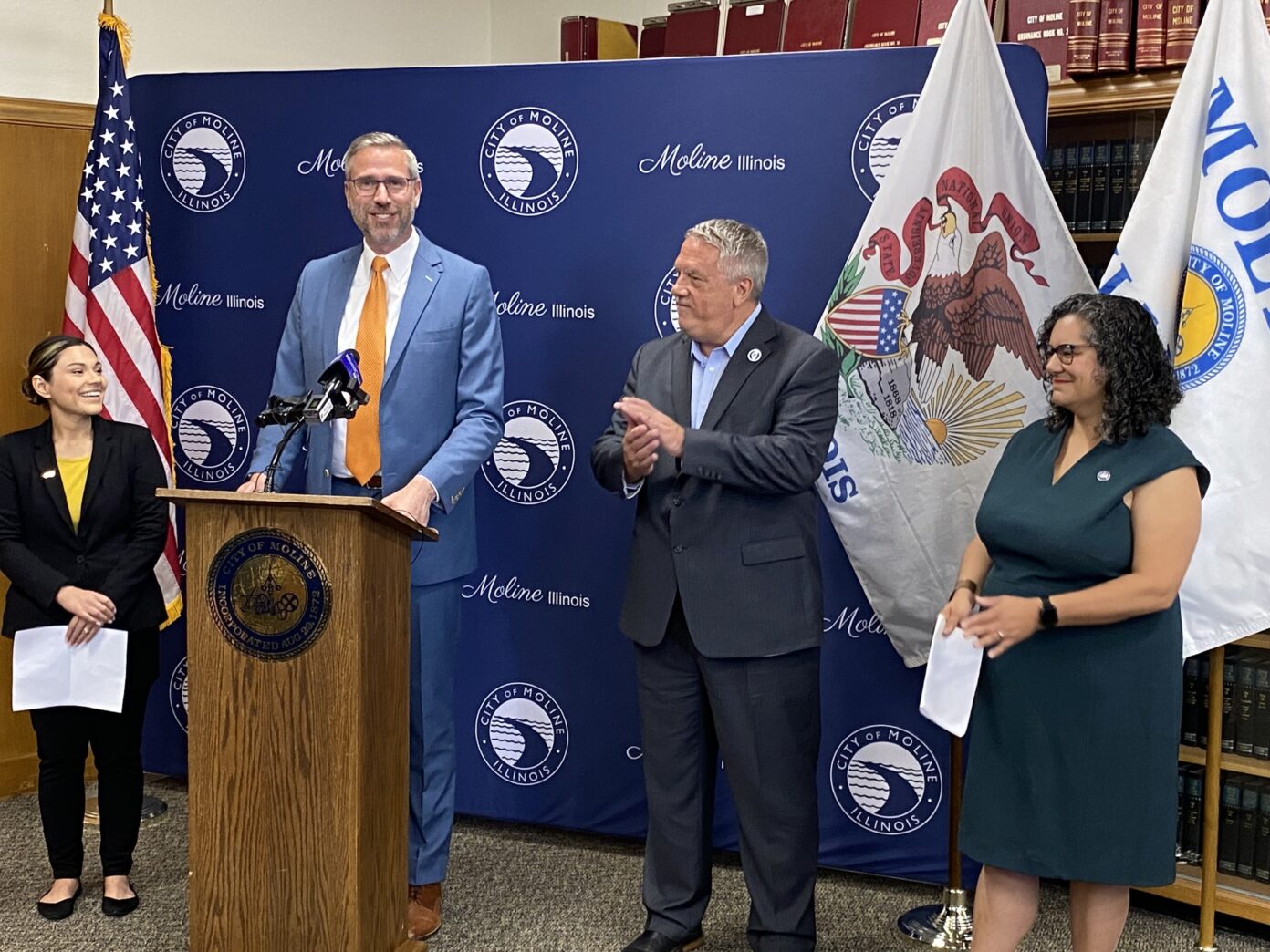 Treasurer Frerichs announces Spanish-Language I-CASH website