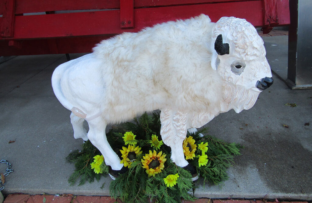 Buffalo Stampede: LeClaire gets unique feature with buffalo statues