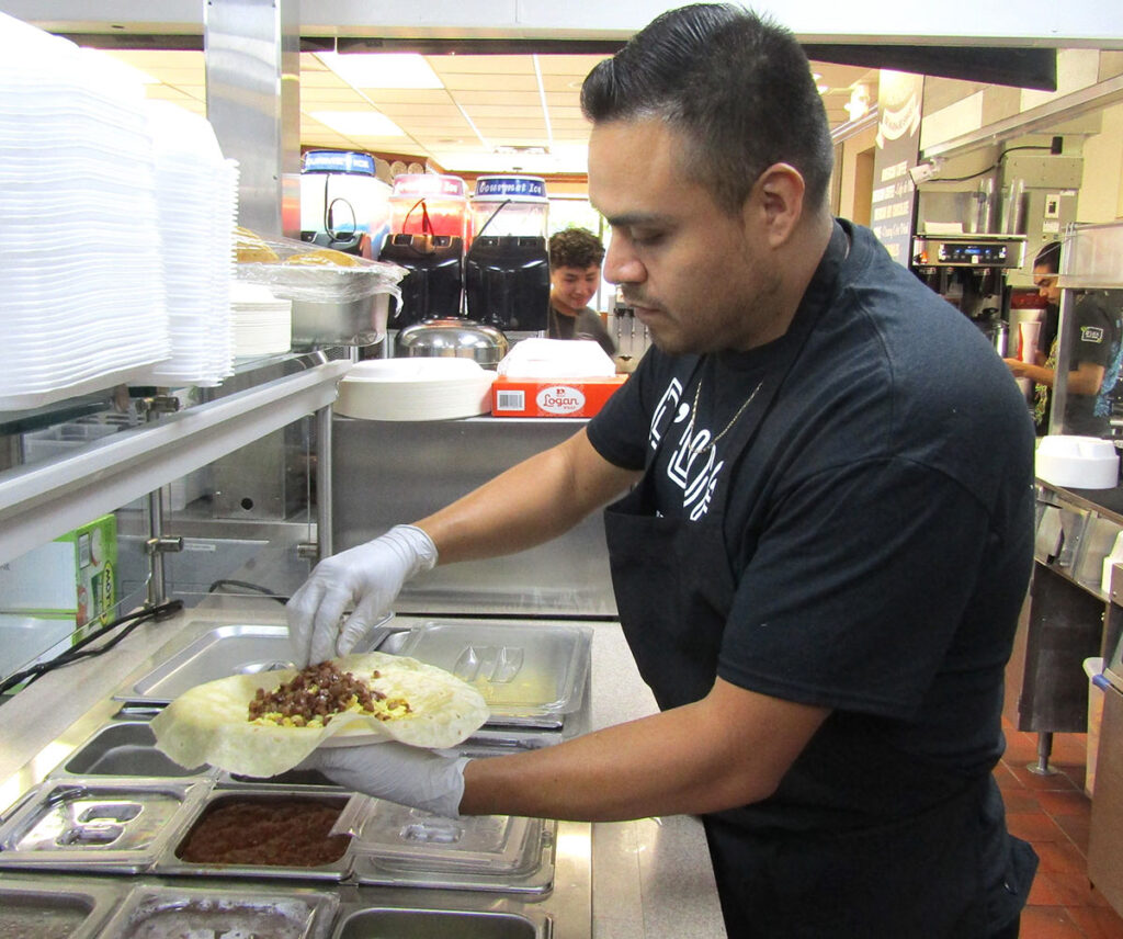 D’Lua Taco Shop opens in downtown Bettendorf