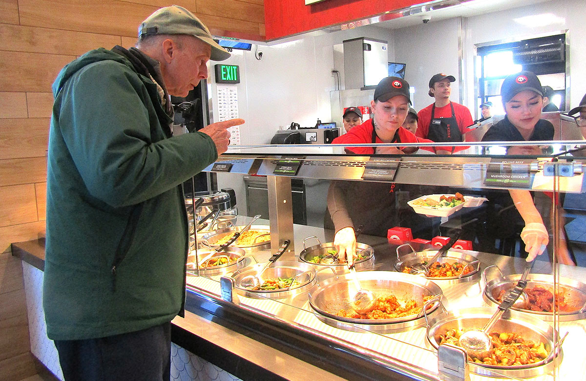 New Panda Express opens in Davenport